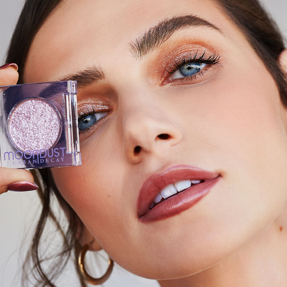 Best Eyeshadow For Blue Eyes: 14 Absolutely Irresistible Makeup Finds!